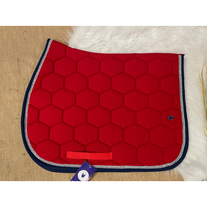 Tapis Rouge & Marine : Élégance et Confort Garanties